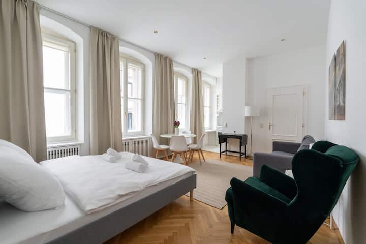 Historic Old Town - Walk All Sights - Vienna