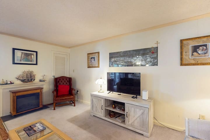 2 Br Condo With Balcony Full Kitchen & Shared Pool - Ocean City, MD
