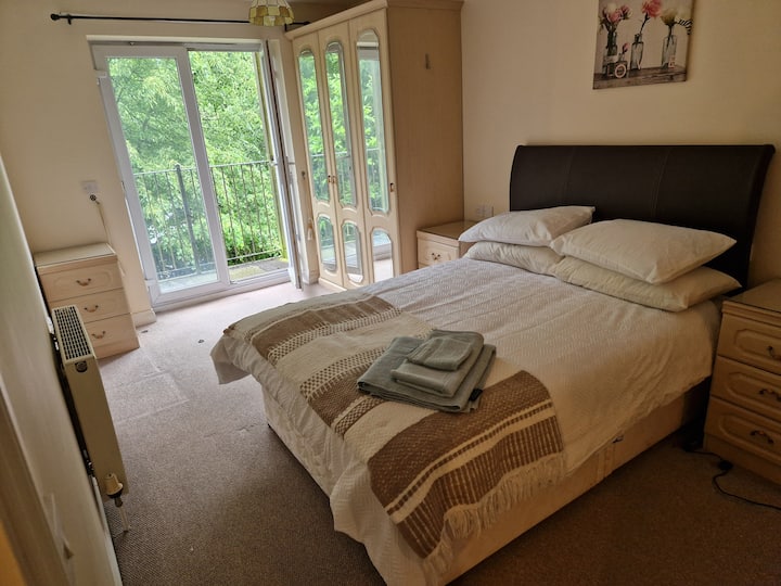 2 Bed Flat - Sleeps 4 - Parking - Wifi - Southampton