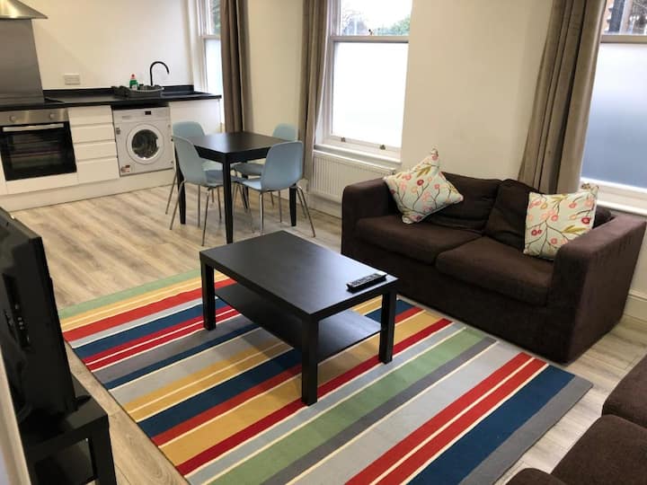 2bed - Freeparking - Laundry - 30mintolondon - Chelmsford