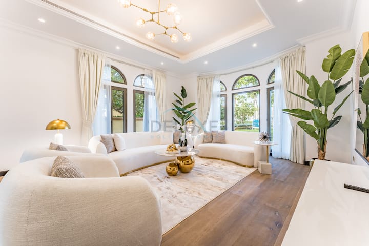 Near Beach 4br + Asst Room Villa With Bbq Facility - Dubai
