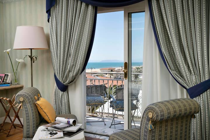 Elegant Retreat With Balcony And Lateral Sea View - Viareggio