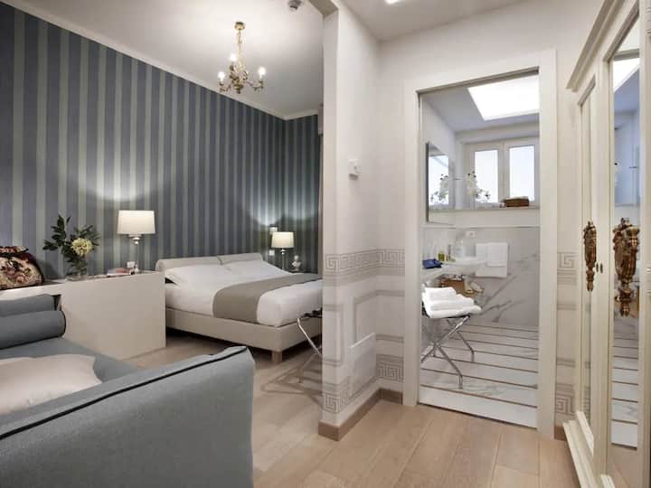 Cozy Triple Room In Beachfront Hotel In Viareggio - Viareggio