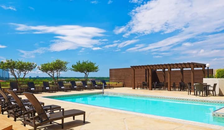 Chic Urban Retreat W/ Onsite Pool - 4 Units - Richardson, TX