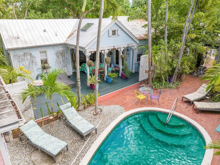 Boat House By Avantstay | Month-long Stays W/ Pool - Key West, FL