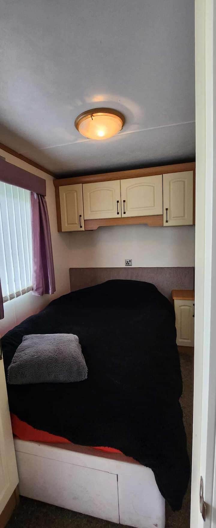 Comfortable 3 Bedrooms Caravan - Close To Castle - Rhyl