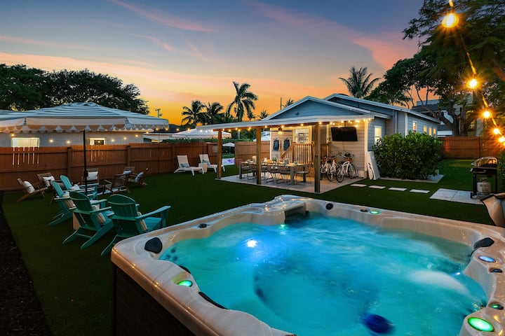 Hot Tub & Fire Pit Cottage - Delray Beach, FL