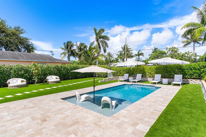 Modern Stay | Heated Pool | Walk To Atlantic Ave - Delray Beach, FL