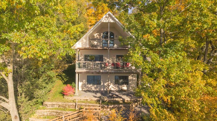 English Lakehouse: Spectacular Seneca Lake Views - Watkins Glen