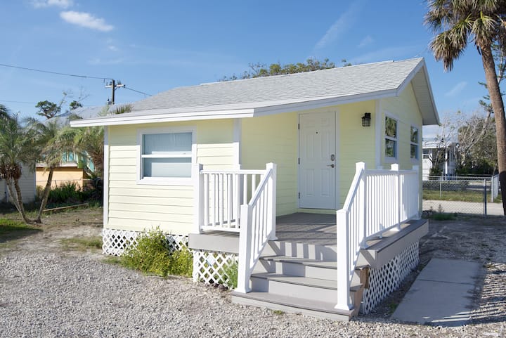 Walk To Beach-pet Friendly-island Paradise Estate - Fort Myers Beach, FL