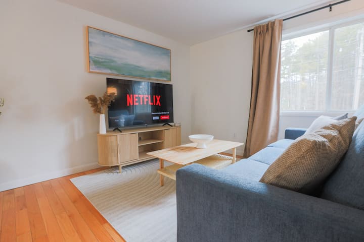 Vermont Lake Days Await | Boat, Bike, Unwind - Colchester, VT