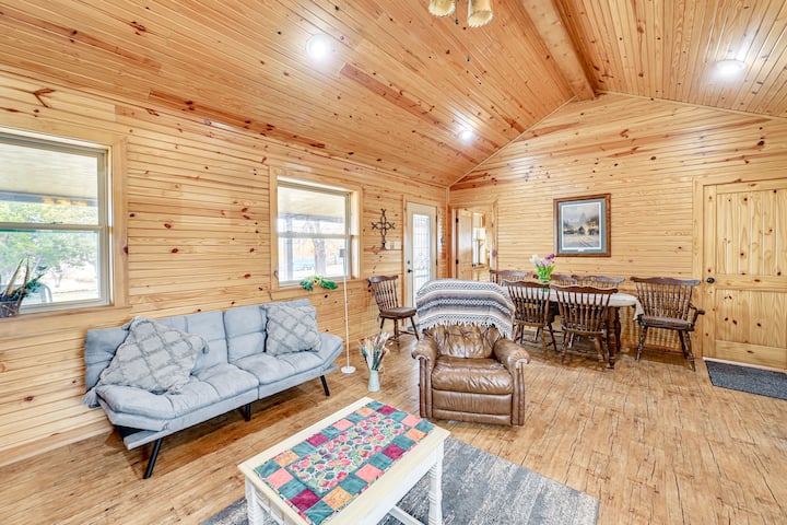 Pond Access & Deck: Peaceful Ballantine Getaway! - 黃石縣