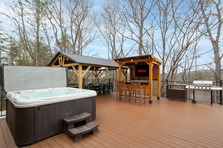 Moody Mountain Lodge | Hot Tub & Views - Gatlinburg, TN