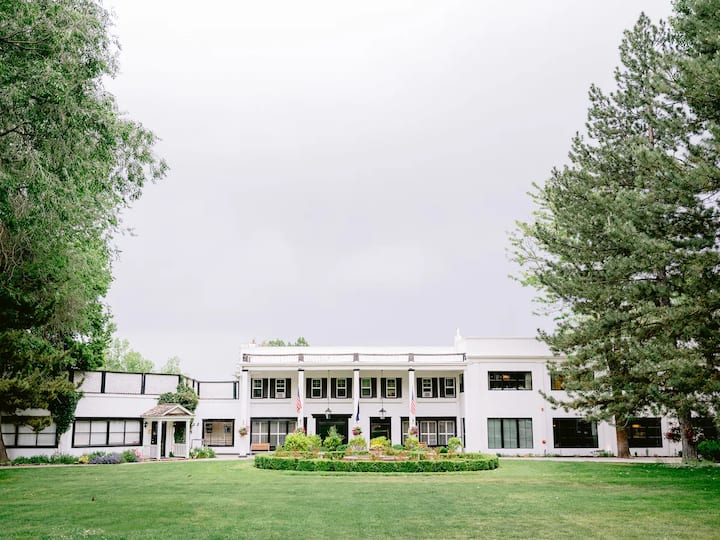 Ideal Oasis W/balcony, Pool, Golf - Onsite Parking - Midway, UT