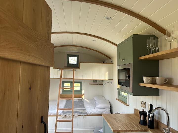 Luxury Shepherds Hut Near Glamorgan Coast - Cowbridge