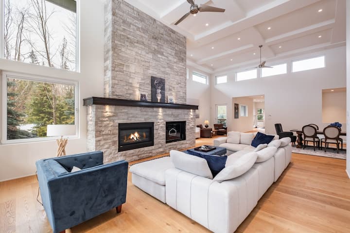 New Chalet | Private Hot Tub | Fireplace | Wifi - Whistler Blackcomb