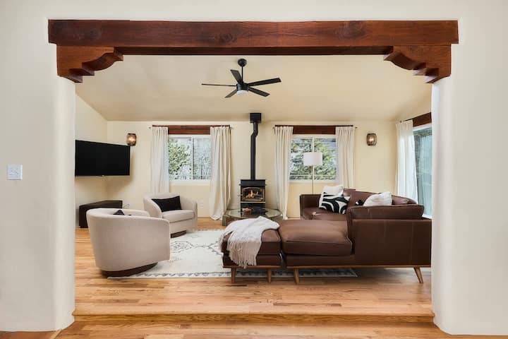 Southwest Mt Getaway | Fireplaces, Views, Hiking - Green Mountain Falls, CO