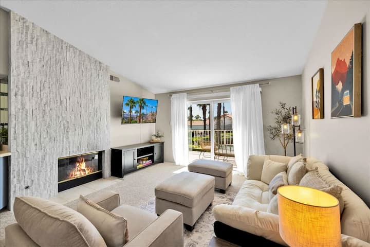 Desert Court Oasis - Palm Desert, CA