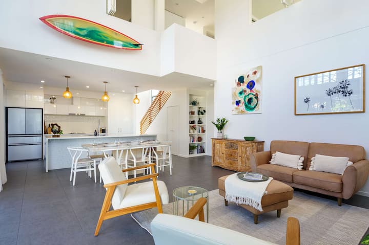 Cotton Tree Beach House - Stylish Family Abode - Mooloolaba