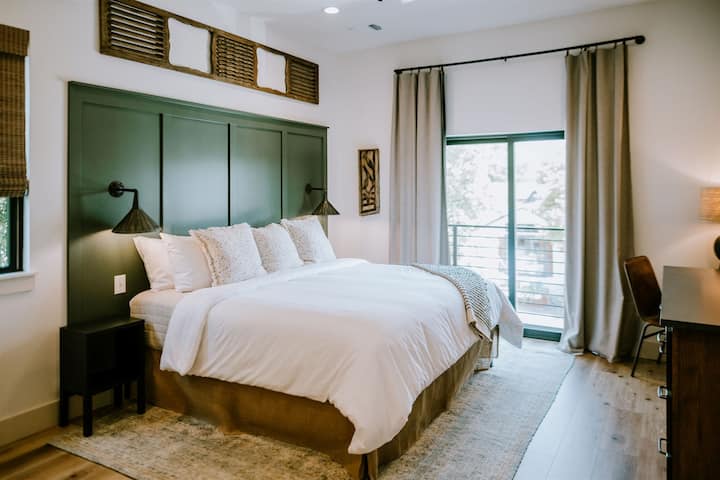 Gaines Ranch On The Square | Rancher’s Rest | King - Wimberley, TX
