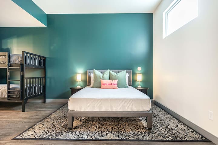 Spacious Otis And Etta Inspired Stay Walk Score 63 - Macon, GA