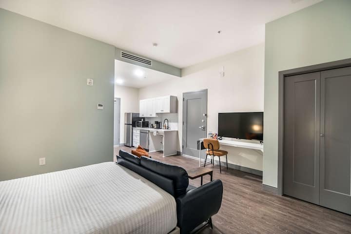 Right Next To Atrium Hospital | Ada-friendly Stay - Macon, GA