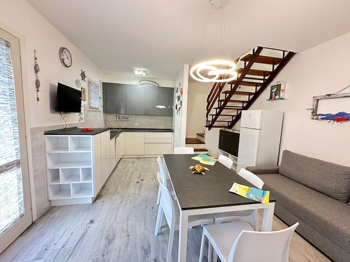 Villa Moderne Sur Deux Niveaux Avec Aire De Jeux E - Bibione