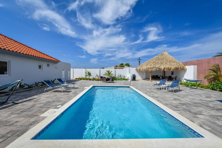 Modern Apartment | 3min From Marriott |Pool & Bbq - Aruba