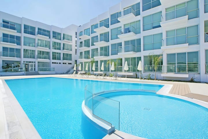 Too Coool 1 Bedroom Apartment Coralli Resort - アヤナパ