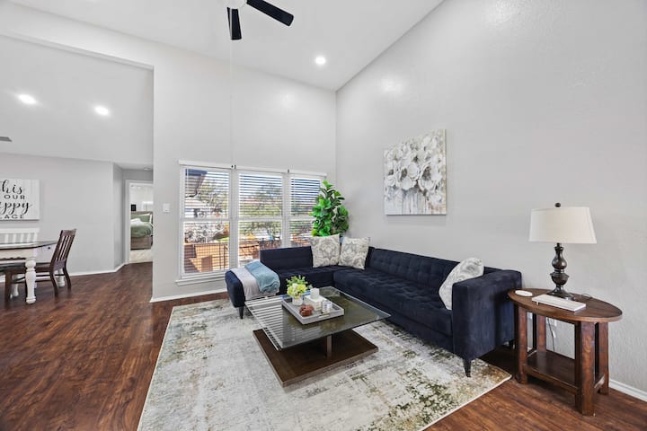 Freshly Renovated 3br W/ Pool & Cozy Vibes - 캐럴턴