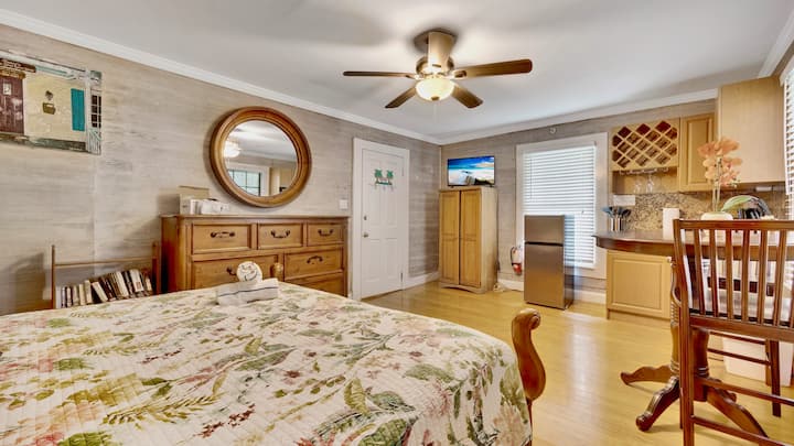 Kokomo Suite At Seaport Inn Key West - Key West, FL