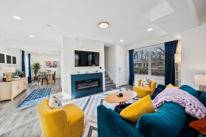 Bright & Spacious 3br/2.5ba | Near Dt Elkhart - Elkhart, IN