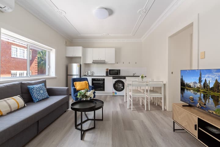Chic 1-bed Retreat Near Shops & Beach - Manly