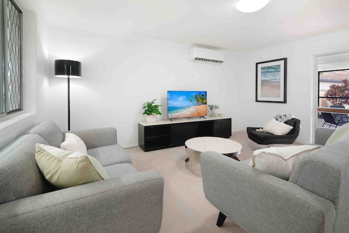 Spacious 4br Family Home | Near Beach & Dining - Broadbeach