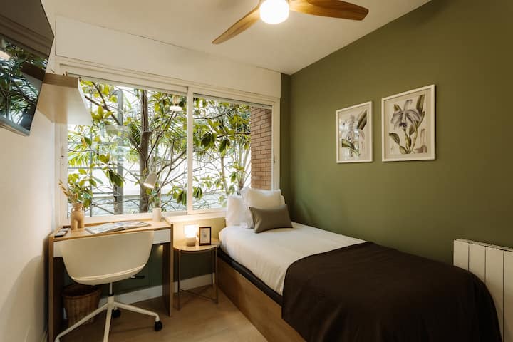 Room Cortada - Cozy Room In A Coliving W/ Garden - Barcelona