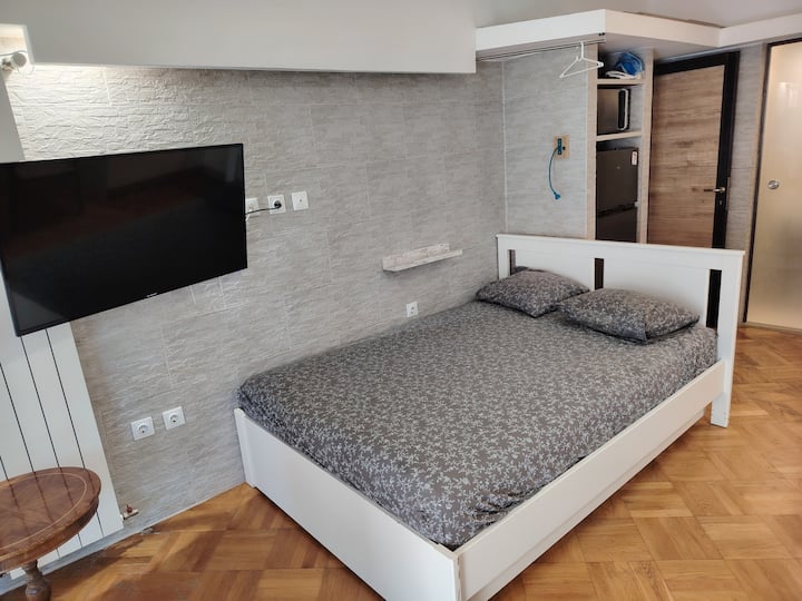 Tritos - Sleeps 11 - Balcony - Parking - Sea View - Salónica