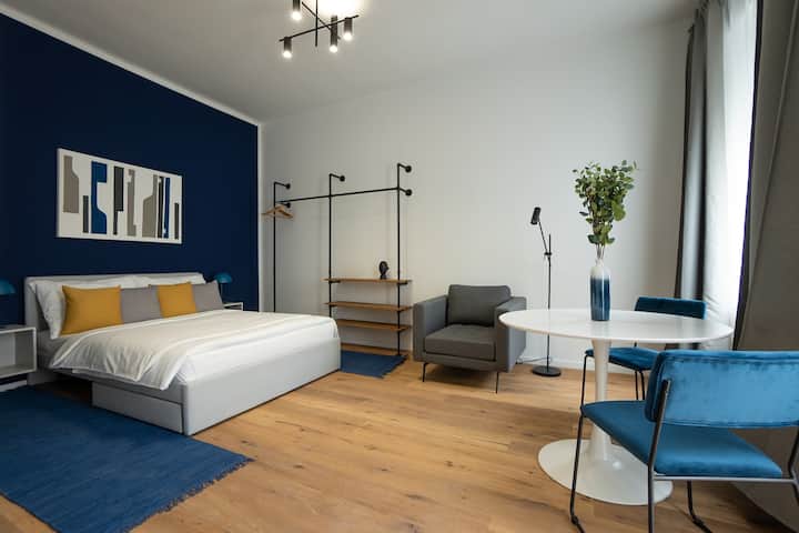 Contemporary Apartment With A Balcony. - Wien