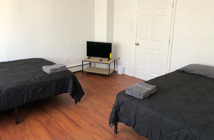 Large And Private Apartment Sleeps Up To 10 People - Staten Island