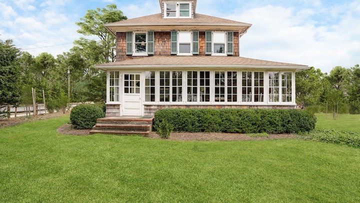 Cozy Sag Harbor Home Close To Town And Beaches - Sag Harbor, NY