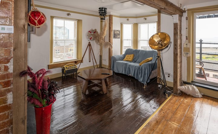 Sleeps 6 - 100mfrombeach - Ocean View Balcony - Youghal