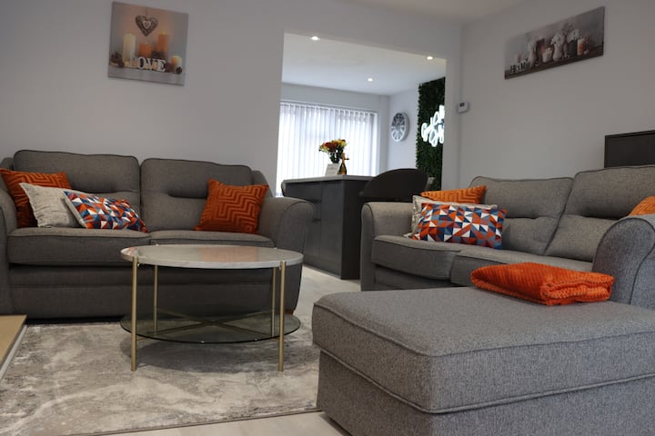 Your Luxury 5-star Home From Home Retreat Awaits - Wolverhampton