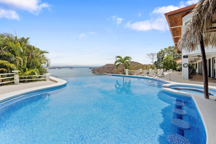 Luxury Villa |  Infinity Pool & Ocean Views - Costa Rica