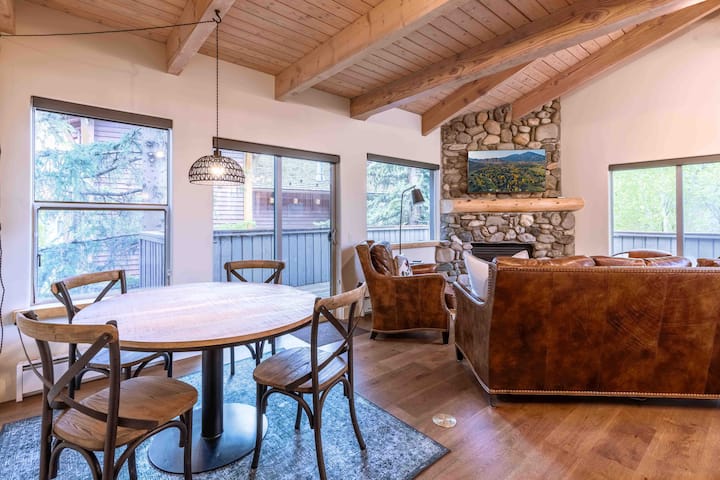 The Pines Retreat | Walk To The Lift - Ketchum, ID