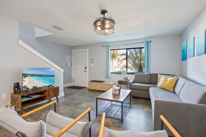 Cocoa Beach Retreat; Steps From Ocean - Cocoa Beach, FL