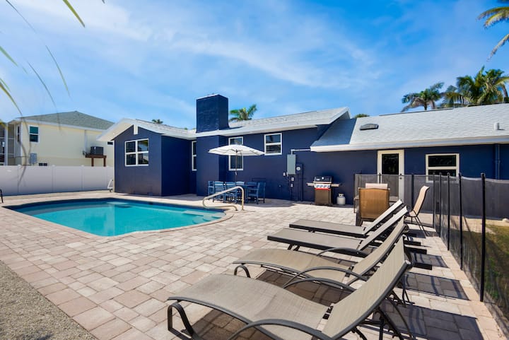 Anchors Away: Pier Area|private Pool|pet Friendly - Fort Myers Beach, FL