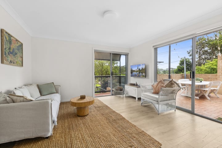 Bright Coastal Townhouse With Bbq & Courtyard - Terrigal
