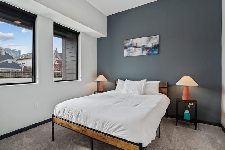 Cozysuites Mass W/ Parking, Lounge & Roof Deck #23 - Indianapolis, IN