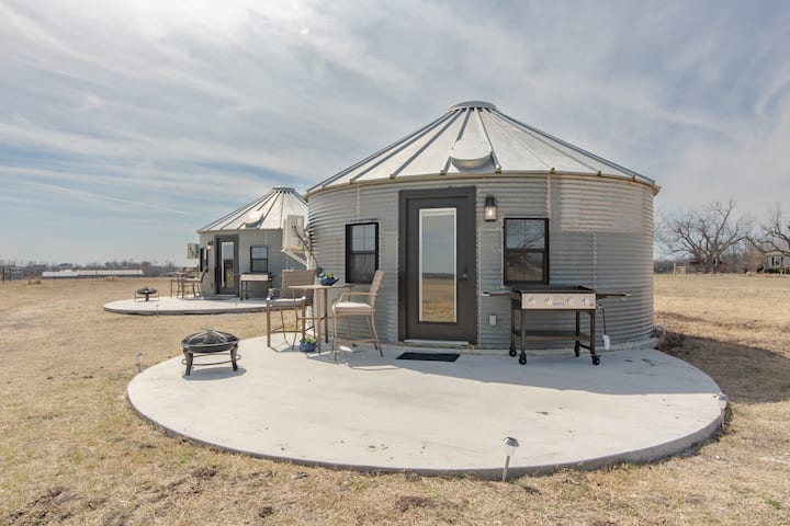 New! Silo Inn - Spice - Holland, TX