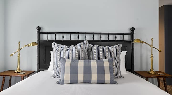 Griffin Suite At Kennebunkport Inn, Free Breakfast - Kennebunk, ME