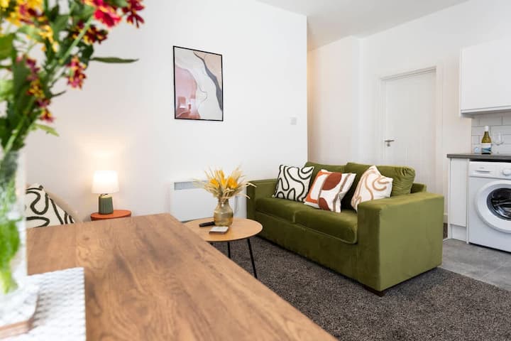 Contractor-friendly 4-bed 2-bath Apt W. Fast Wifi - Saltburn-by-the-Sea